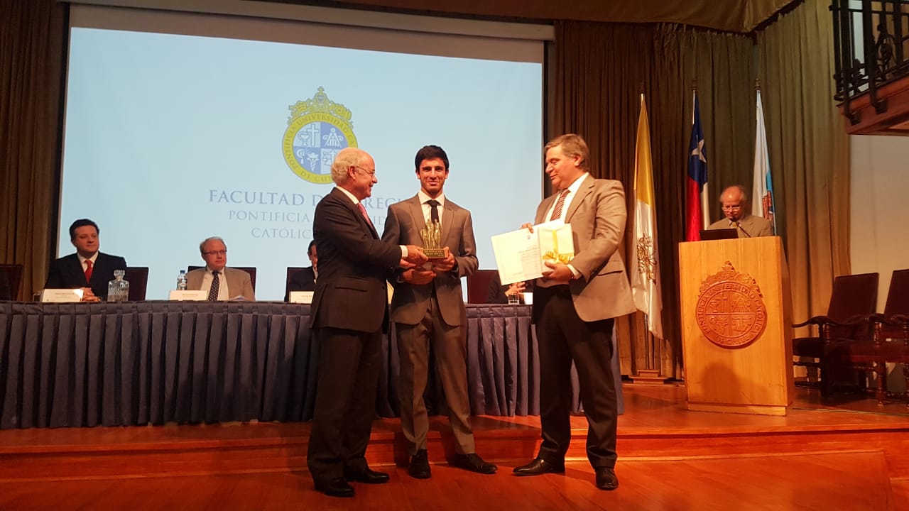 Autoridades de la FJG entregan premio Jaime Guzmán en la UC - Fundación ...